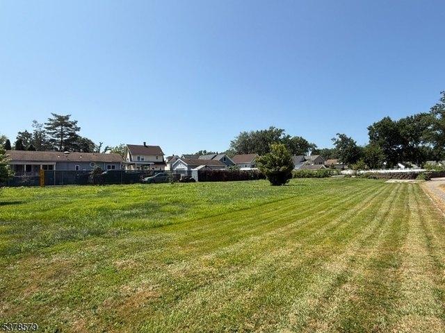 26 Christina St, Little Ferry, NJ 07643