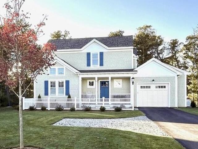 26 Cobblestone Cir, Mashpee, MA 02649