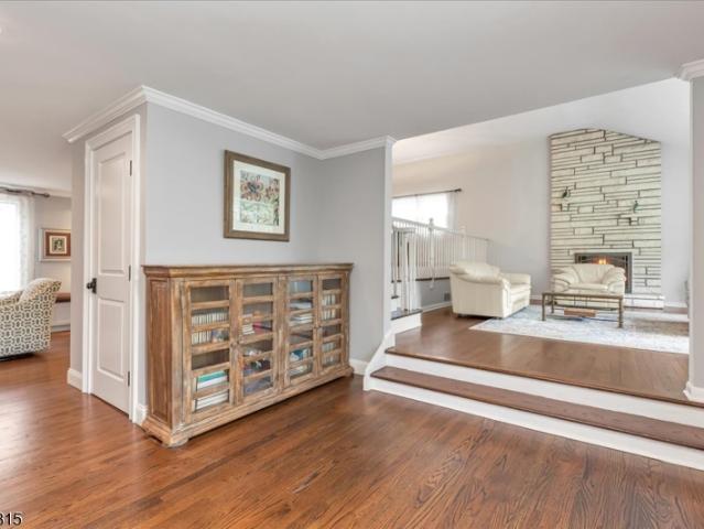 26 Crest Dr