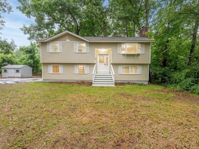 26 Davidson Ave, Merrimack, NH 03054