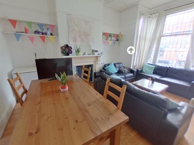 26 Delph Lane, Hyde Park, Leeds LS6 7 bed property to rent £3,670 pcm £847 pw
