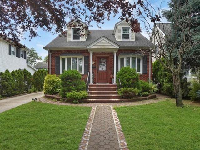 26 Depan Ave, Floral Park, NY 11001