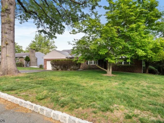 26 Devon Dr
