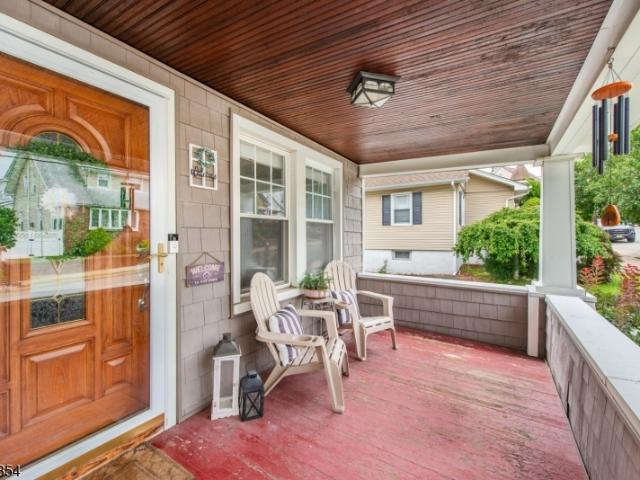 26 Dewey Ave