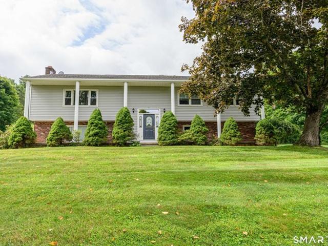 26 Dorchester Ln, Branford, CT 06405