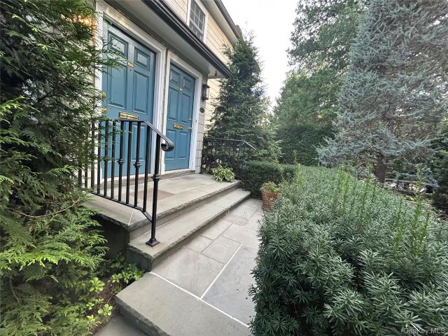 26 Dunes Ln, Unit B, Port Washington, NY 11050 | MLS #920891 | Compass