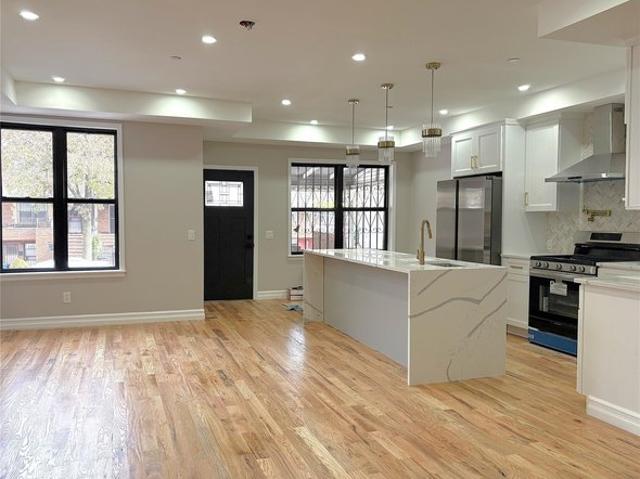 26 E 55th St, Brooklyn, NY 11203