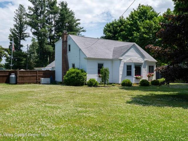 26 Eichybush Rd, Kinderhook, NY 12106