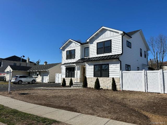26 Essex Rd, Bethpage, NY 11714 | MLS #957735 | Compass
