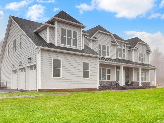 26 Estates Cir, Melville, NY 11747 | MLS #970251 | Compass