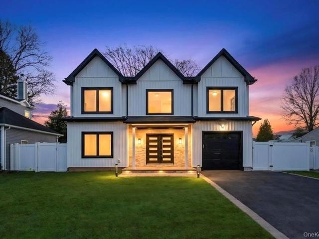 26 Fieldstone Dr, Syosset, NY 11791