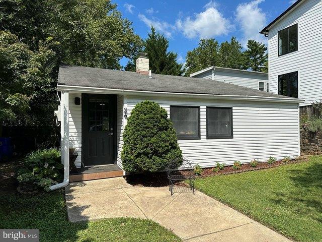 26 Froude Cir, Cabin John, MD 20818
