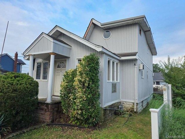 26 Gordon Pl, Freeport, NY 11520