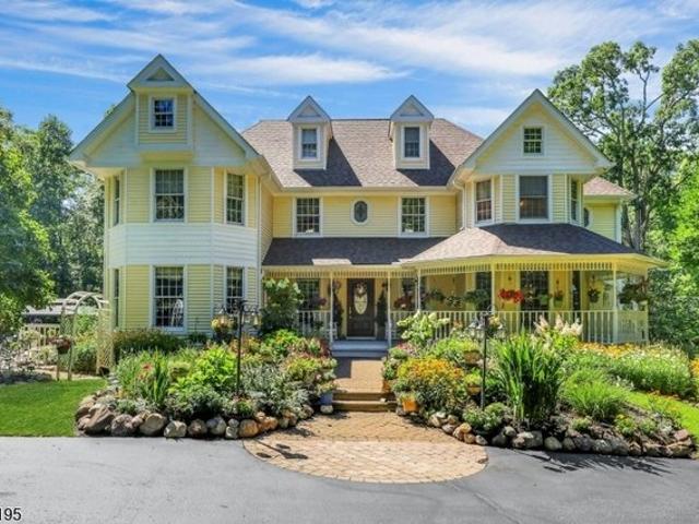 26 Green Terrace Way, West Milford, NJ 07480