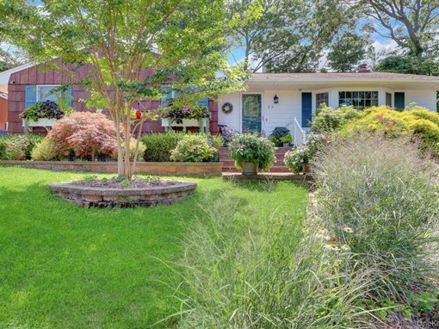 26 Greenlawn Rd, Sound Beach, NY 11789
