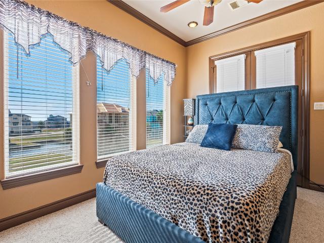 26 Half Moon, Hitchcock, TX 77563 | MLS #24734
