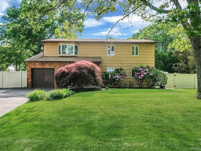 26 Heritage Pl S, Nesconset, NY 11767