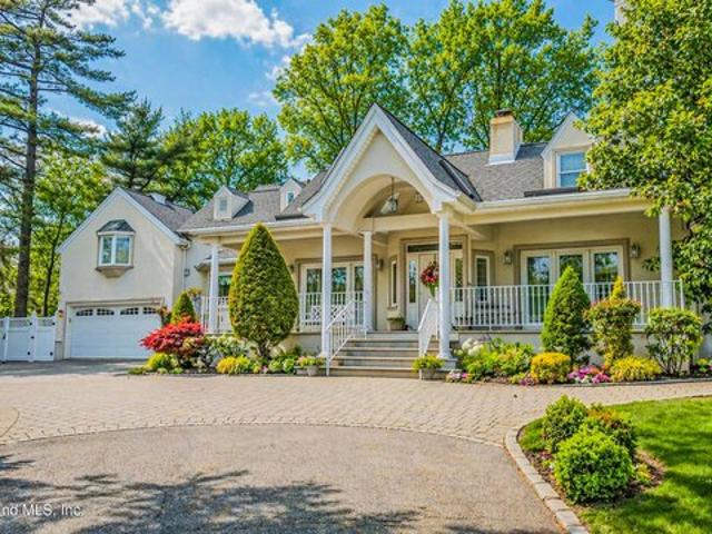 26 Highpoint Rd, Staten Island, NY 10304