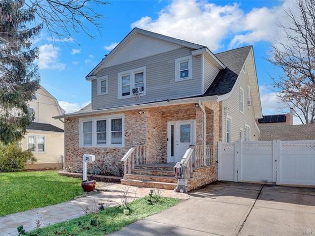 26 Hilbert St, Hempstead, NY 11550