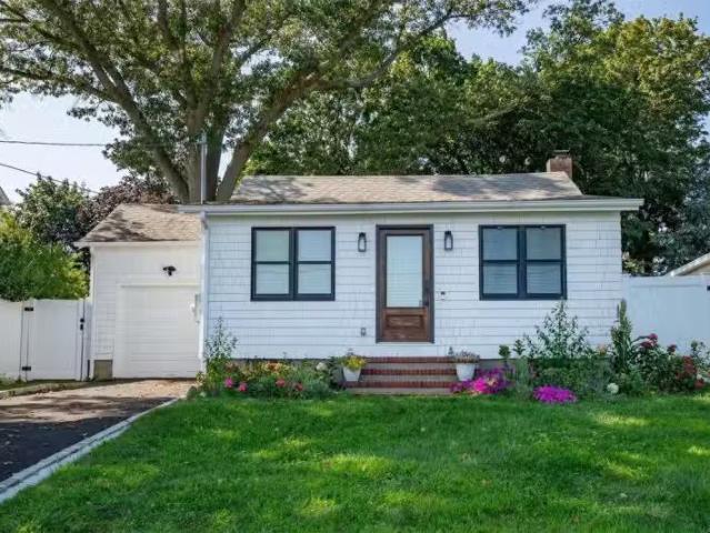 26 Hillside Avenue, Northport, NY 11768