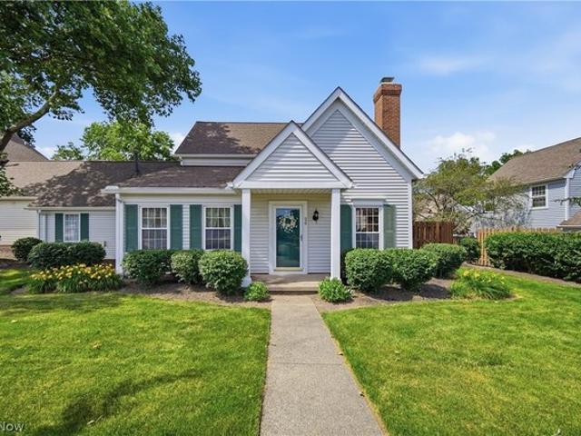 26 Hudson Common Dr, Hudson, OH 44236