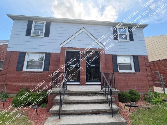 26 Janet Street Right, 2 beds, 1 full and 1 half bath