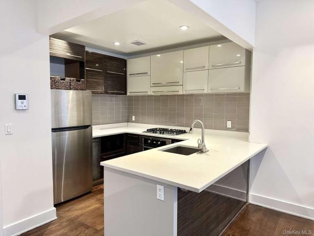 26 Jackson Avenue 303