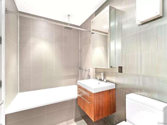 26 Jackson Avenue, Unit 303