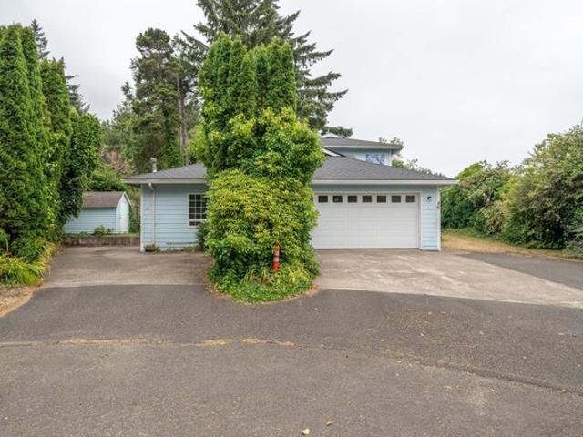 26 Jewel Ct Apt A, Depoe Bay, OR 97341