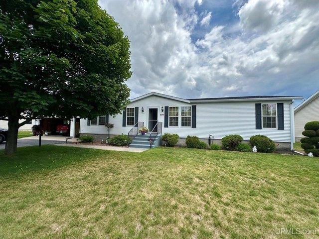 26 Kenneally Blvd, Gladstone, MI 49837