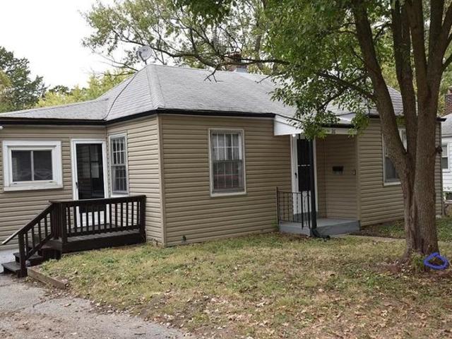 26 Lamar Dr, Saint Louis, MO 63136