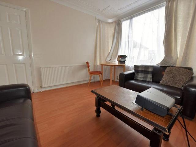 26 Langdale Avenue 3 Bed 3 bed house to rent £1,599 pcm £369 pw