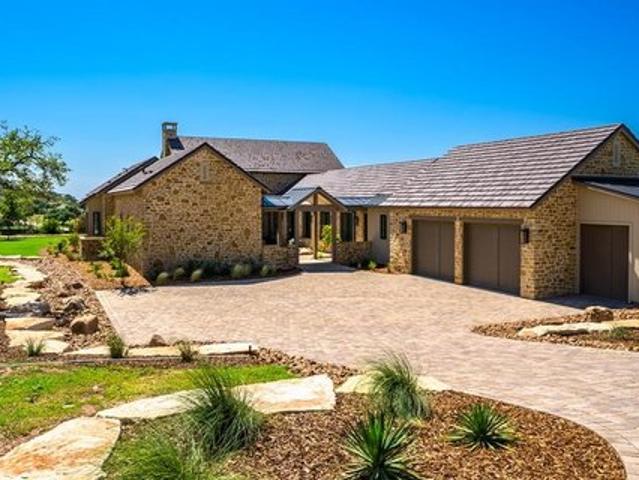 26 Lago Vista Dr, Fredericksburg, TX 78624