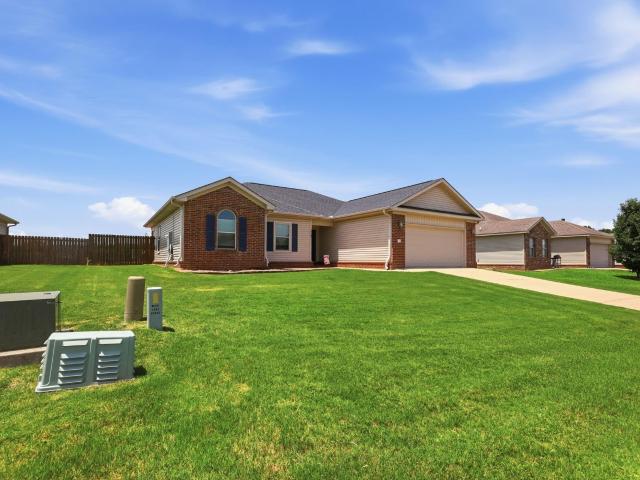 26 Lakeside Dr
