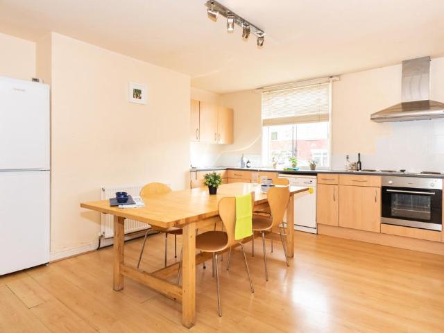 26 Manor Terrace, Headingley, Leeds. 8 bed terraced house to rent £3,432 pcm £792 pw