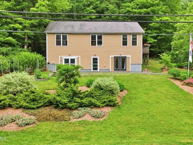 26 Mahkeenac Rd, Stockbridge, MA 01262
