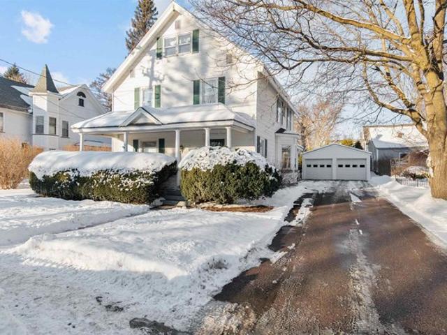 26 Maple St, Essex Junction, VT 05452