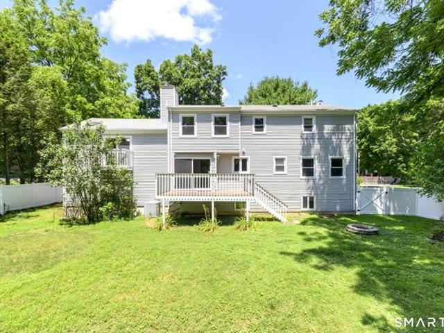 26 Marva Ln, Stamford, CT 06903