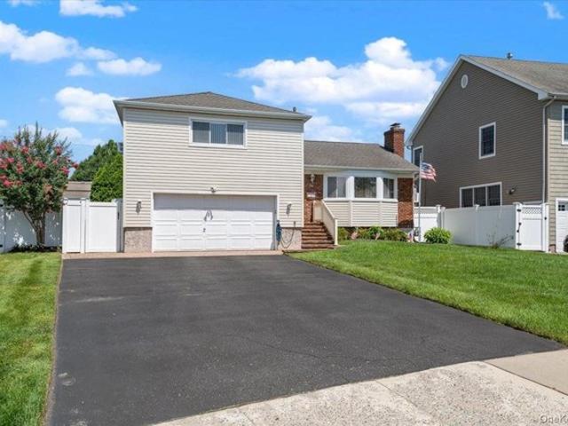26 Margaret Rd, Massapequa, NY 11758