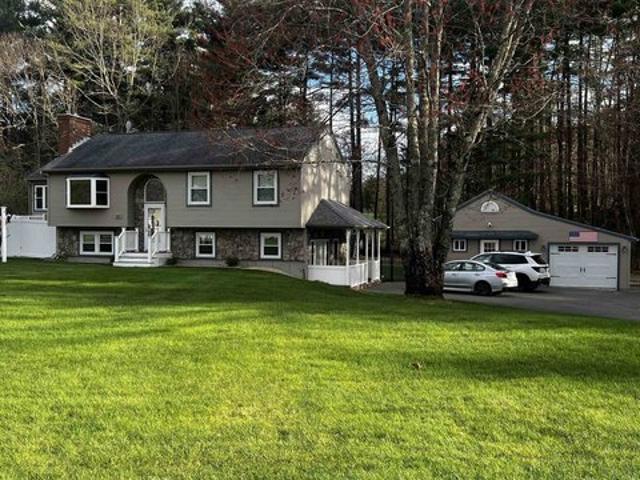 26 Mayflower Dr, Litchfield, NH 03052