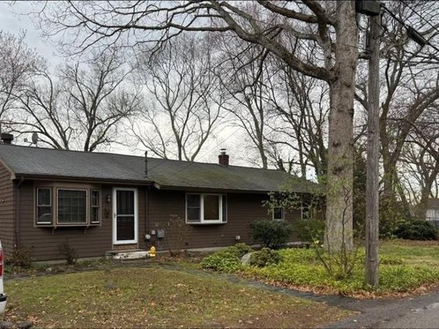 26 Meadow Sweet Trl, Narragansett, RI 02874