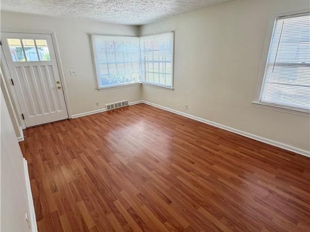 26 Meadowbrook Avenue