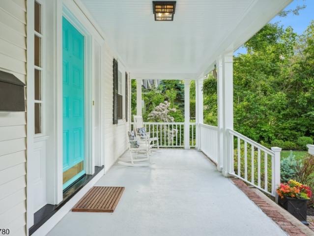 26 Mountain Ave