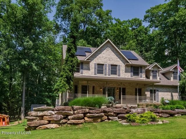 26 Muskegon Cir, Hazle Township, PA 18202