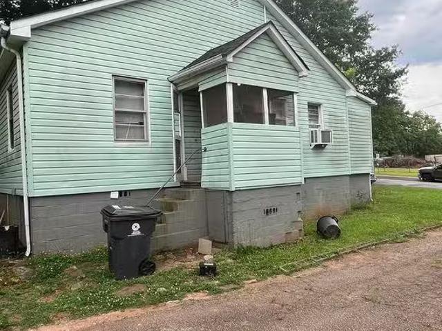 26 Oakland Ave, Inman, SC 29349 MLS# 311780