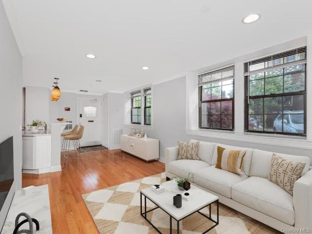 26 Pondfield Road W F