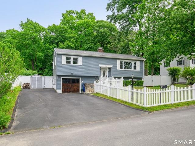 26 Pleasant St, Bethel, CT 06801