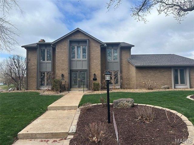 26 Ravenwood Cir, O'Fallon, IL 62269