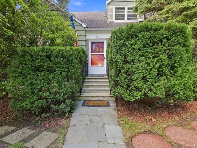 26 Reynolds Pl, Scarsdale, NY 10583