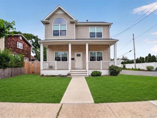 26 Richard Ave, Islip Terrace, NY 11752